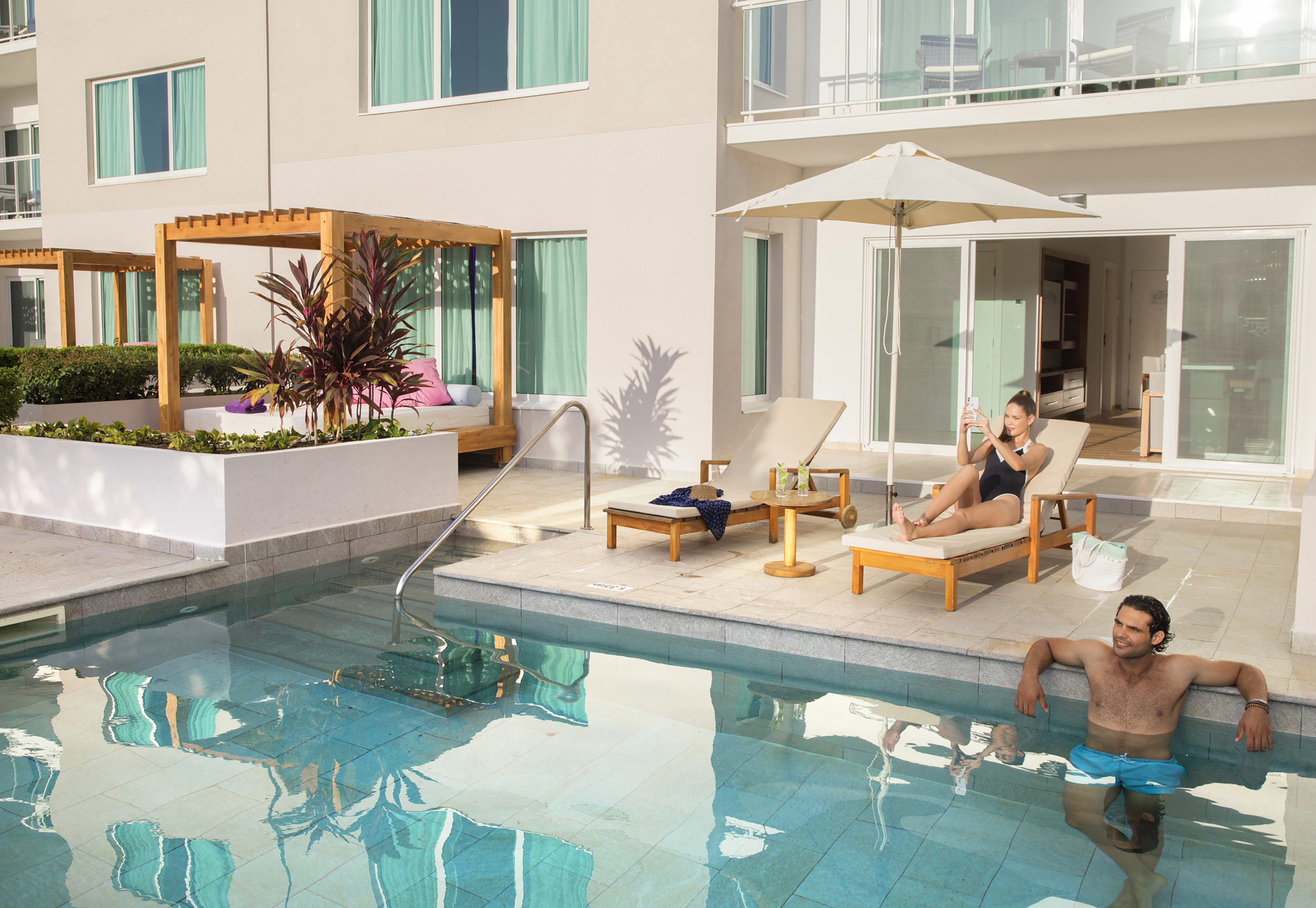 Details of the the reserve master suite garden swim up room - Paradisus ...