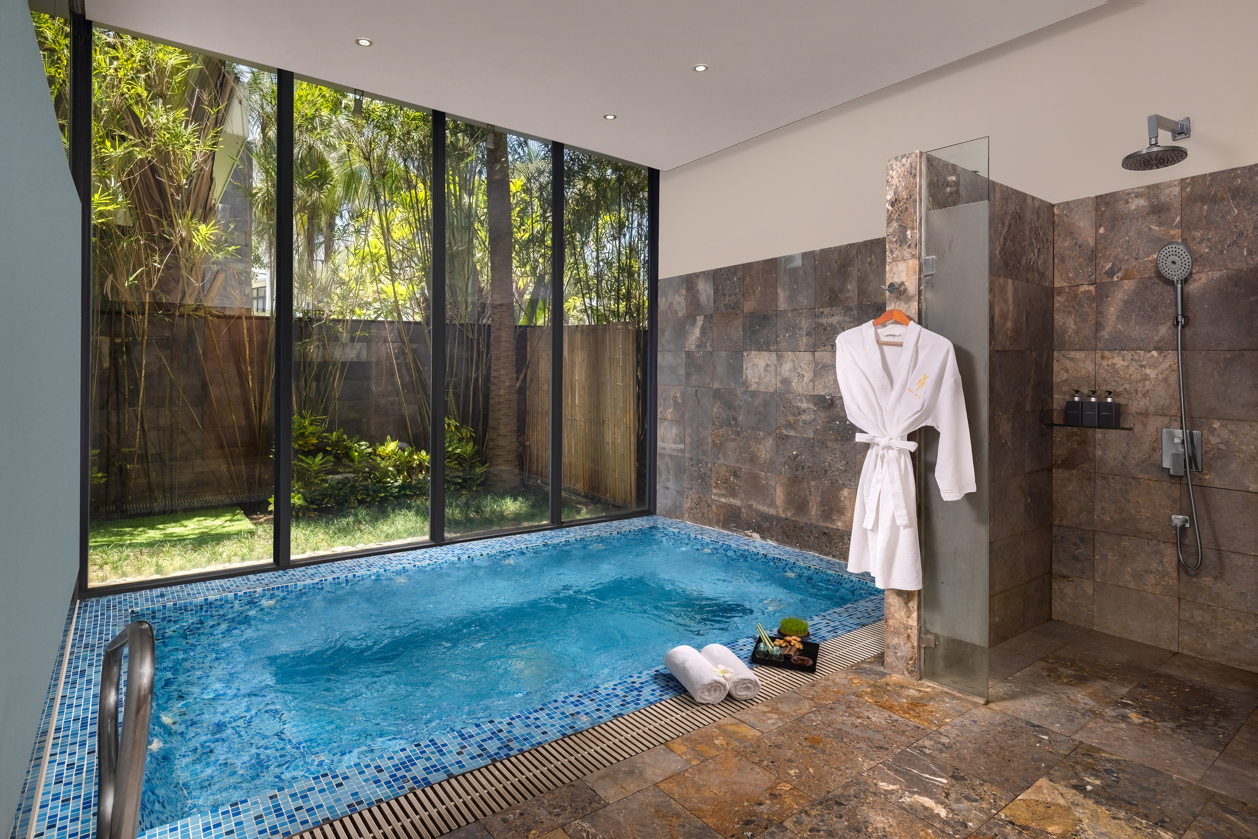 Let yourself be carried away by a world of distinction and exclusive ...
