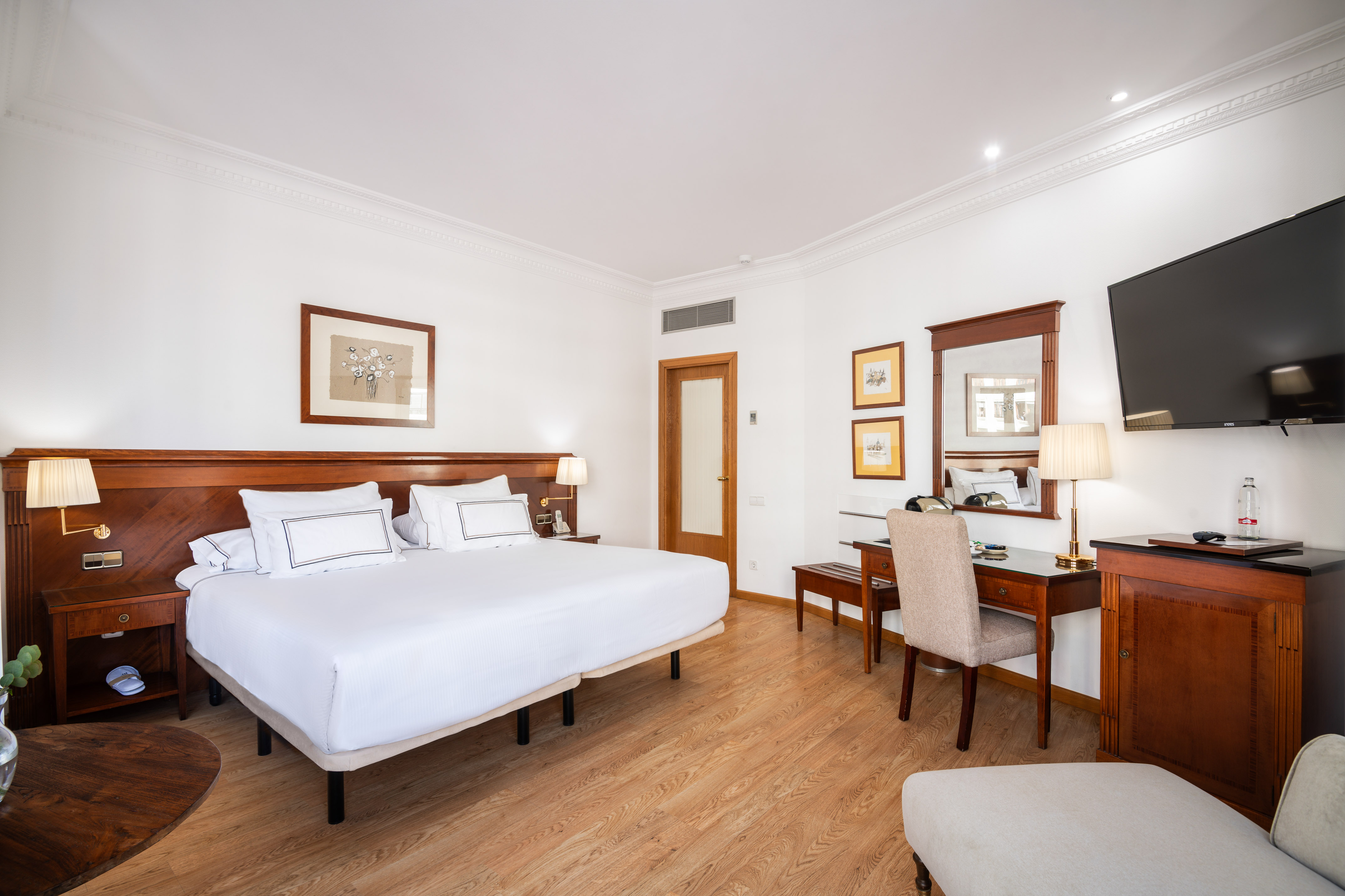 Meliá Plaza | Best online price 4 star hotel in Valencia